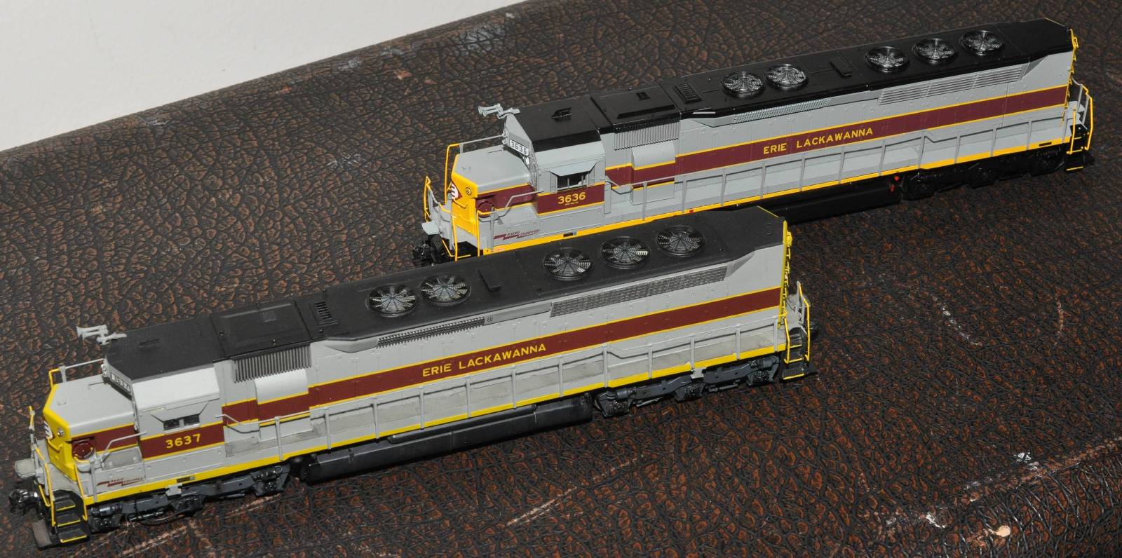 Scratchbuilt Model from 1998 vs. Athearn Genesis 2014