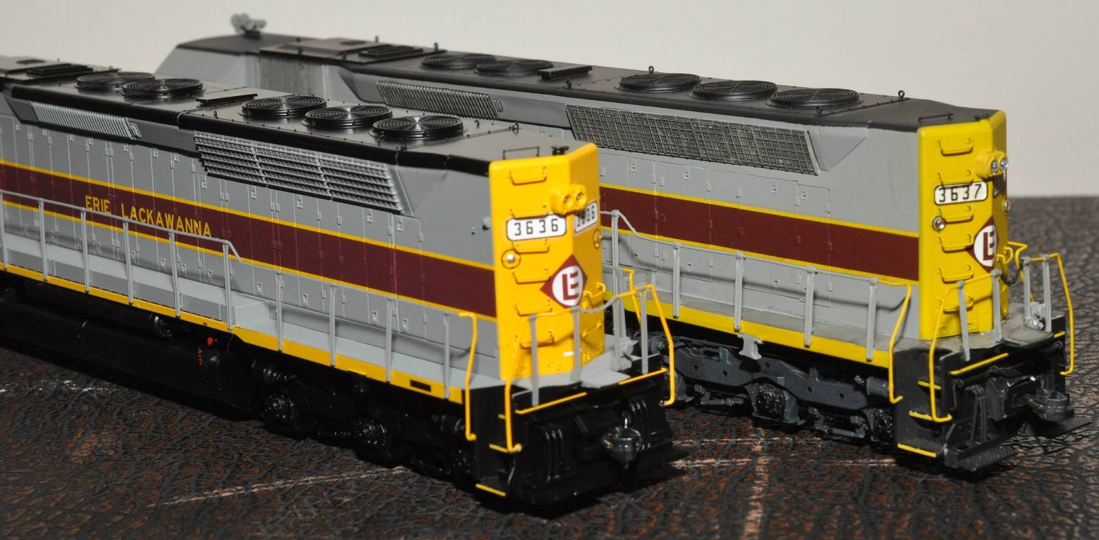 Scratchbuilt Model from 1998 vs. Athearn Genesis 2014